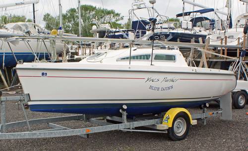 B2 Marine Blue Djinn 2004 Cruising Yacht For Sale in Lymington - £13,995