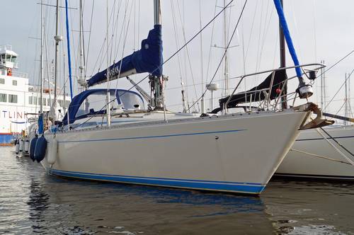 Sigma 41 1984 Cruising Yacht For Sale in Lymington - £54,995
