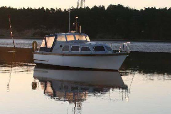 Stormalong 26 1987 Cruising Yacht For Sale in Lymington - £14,999