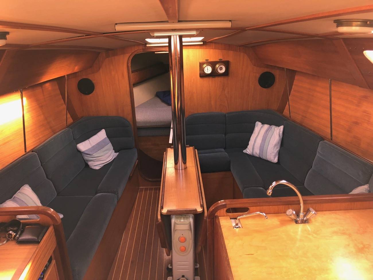 Jeanneau Jeanneau Sunrise 34 1986 Cruising Yacht For Sale in Portishead ...