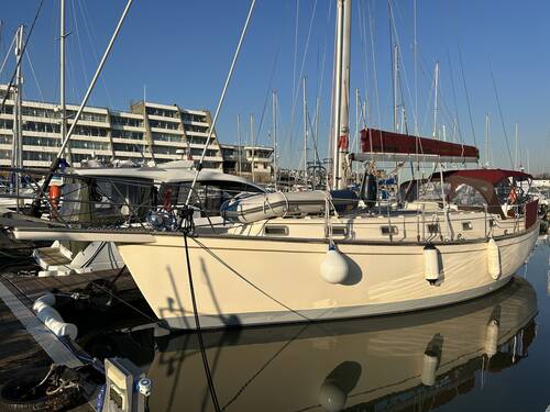 Island Packet 38 1986 Cruising Yacht For Sale in Plymouth - £79,995