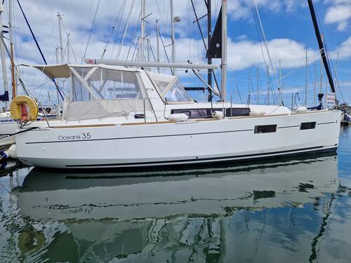 Beneteau Oceanis 35 2016 Cruising Yacht For Sale in Dublin Ireland 134 000