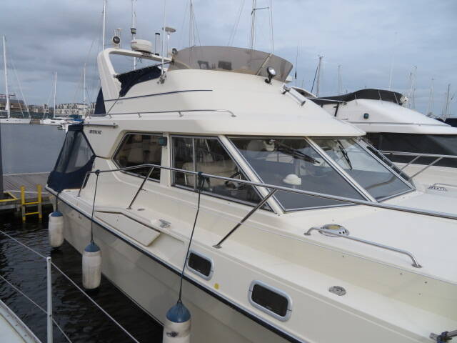 Fairline Sedan 36 1987 Yacht Boat For Sale in Chatham, Kent - £59,500