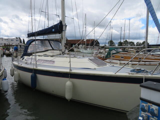 Westerly Falcon 34 1986 Cruising Yacht For Sale in Swale Marina, Kent ...